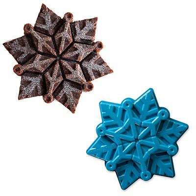 Nordic Ware Snowflake Pan | Lakeland
