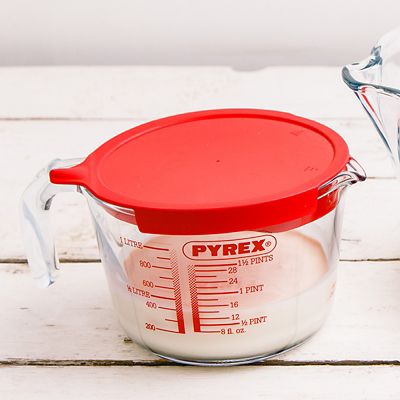 Pyrex Lidded Measuring Jug 1L | Lakeland
