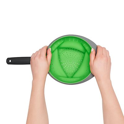 OXO Good Grips Silicone Collapsible Colander with 1 Handle | Lakeland